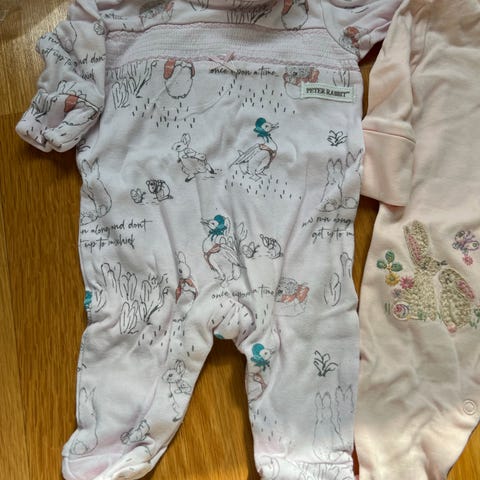 Helt ny Peter Rabbit body og lue 6-9 mnd (str 74) | FINN-torget