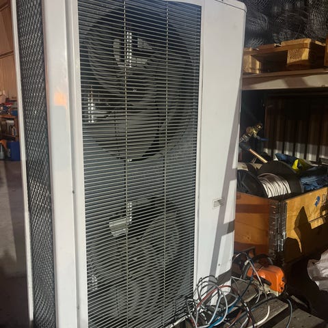 Bosch Varmepumpe luft-vann ute og innedel | FINN-torget