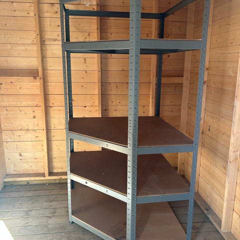 Enkel trehylle | FINN-torget