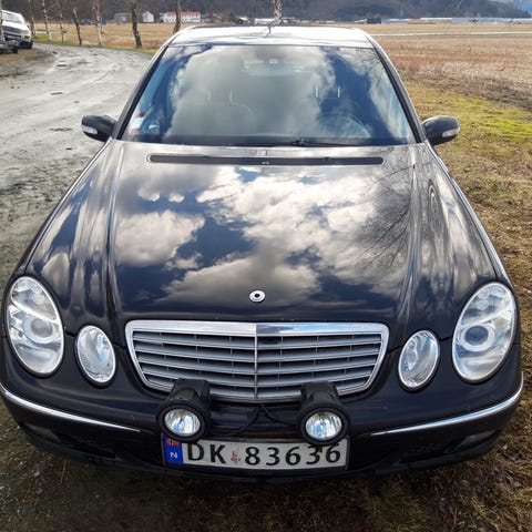 Frontbjelke med sidehjørner Mercedes W211/S211. | FINN-torget