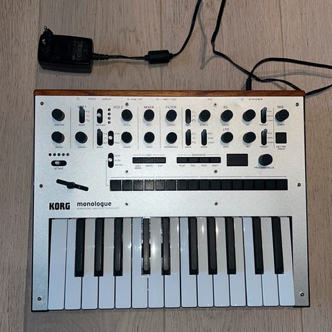 Korg Kronos Synthesizer 73 Tangenter Sort | FINN-torget