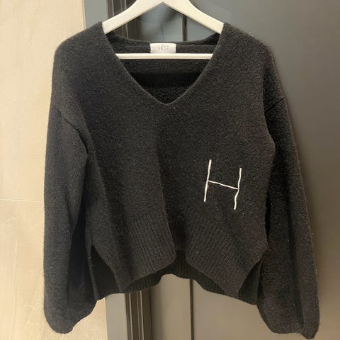 Hest logo genser i fargen brun melange | FINN-torget