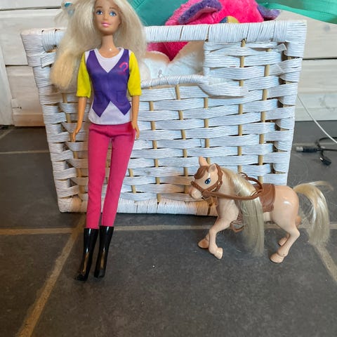 Barbie hestevogn og hest + enhjørning. | FINN-torget