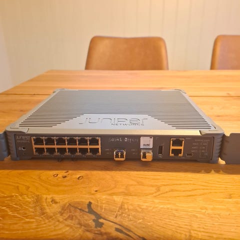 Juniper EX2300-C-12P PoE Switch | FINN-torget