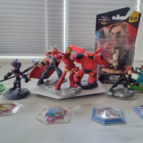 Disney Infinity figurer - Star Wars, Monster bedriften & Big Hero 2 ...