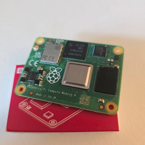 Raspberry Pi 4 Model B med 32 GB minnekort | FINN-torget