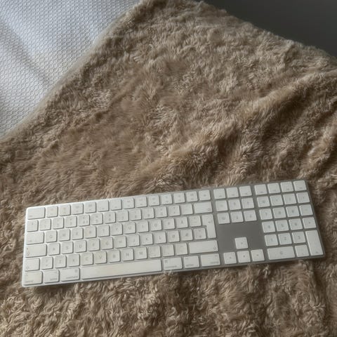 Apple Magic Keyboard (1. gen) – Lightning – med kabel | FINN-torget