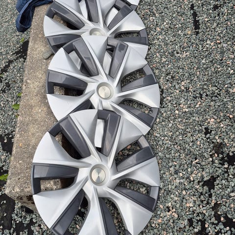 19-tommers Gemini hjulkapsler for Tesla Model Y | FINN-torget