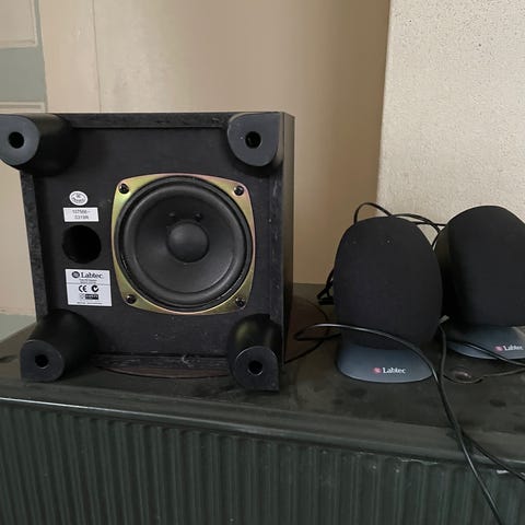 Labtec pc høyttaler med subwoofer | FINN-torget