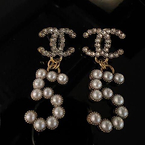 Unike øredobber Chanel redesign Med perle bak 🤍 | FINN-torget
