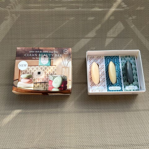 Ubrukt Rituals yozakura gavesett; duftlys, rich body cream og sugar ...