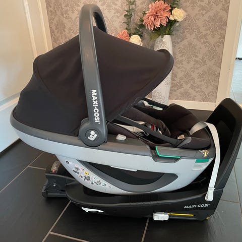 Maxi cosi babybilstol med base og babyinnlegg | FINN-torget