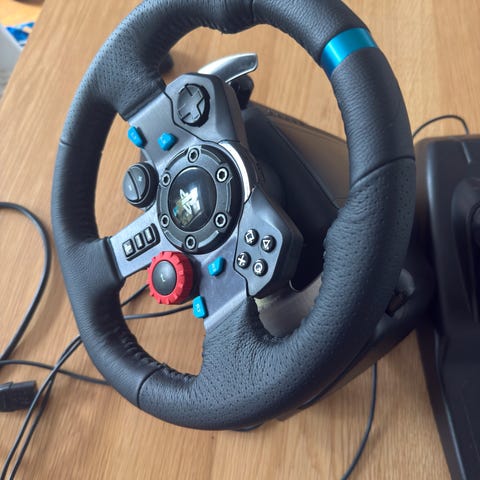 Logitech G29 ratt og pedaler – PS4/PS5/PC – god stand | FINN-torget