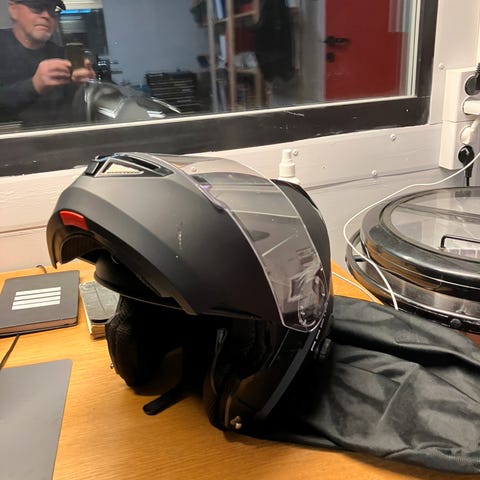 Fliip-up hjelm med solbriller, bluetooth intercom. | FINN-torget