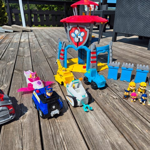 Paw patrol mighty pups tårn , biler og figurer | FINN-torget