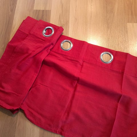 5 stk lange lette røde gardiner fra Princess (Ina) selges samlet | FINN ...