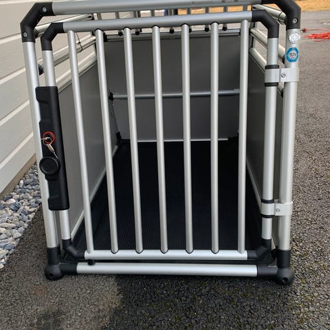 Stort dobbelt-bur for hund i bil. | FINN-torget