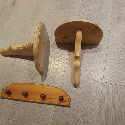 BBB - reol i ubehandlet trevirke. | FINN-torget