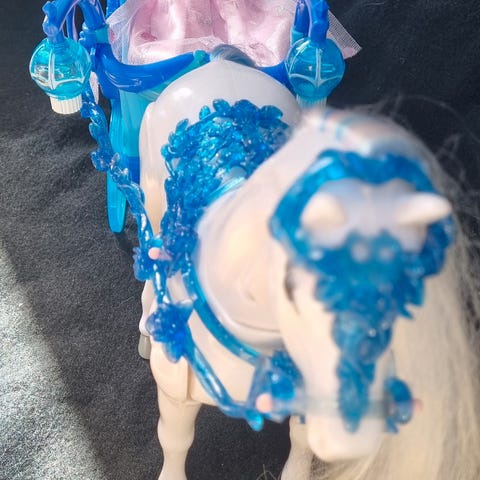 Barbie hest med vogn | FINN-torget