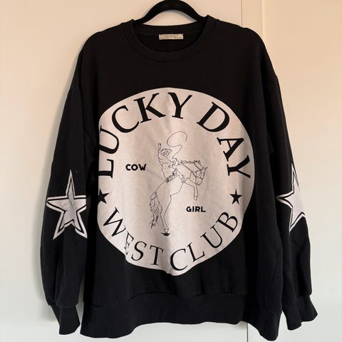 Collegegenser med blomstertrykk | FINN-torget