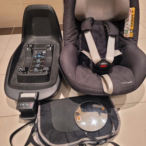 2stk Maxi-Cosi 2 way pearl inkl. base | FINN-torget