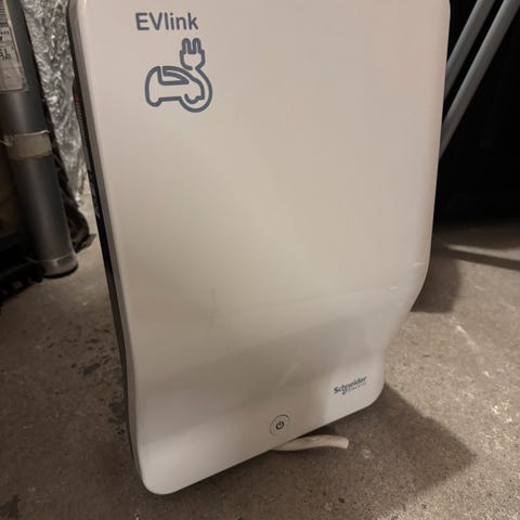 Zaptec Pro - pent brukt, komplett med bakplate og Smart Key | FINN-torget