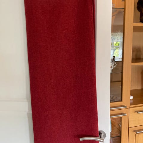 Røde gardiner fra Princess | FINN-torget