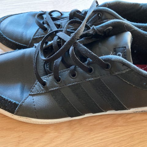 Sorte ubrukte Adidas sko i str 31 | FINN-torget