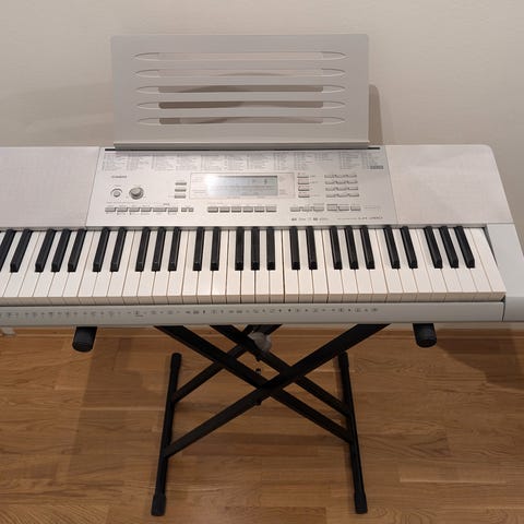 Casio LK 280 keyboard med stativ og stol | FINN-torget