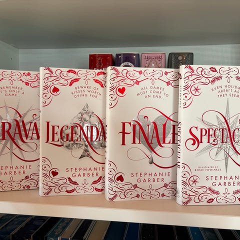 Caraval og ouabh bokserier | FINN-torget