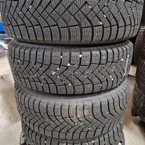 4 stk piggfrie vinterdekk – Sailun Ice Blazer – 185/60 R15 88H XL – DOT ...