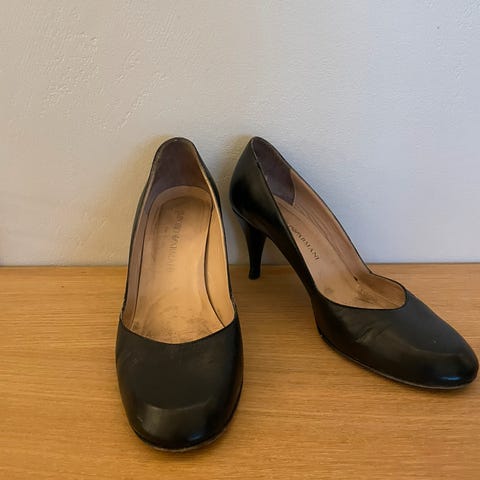 Svarte klassiske pumps – perfekte fest sko med lav hæl (str. 37) | FINN ...