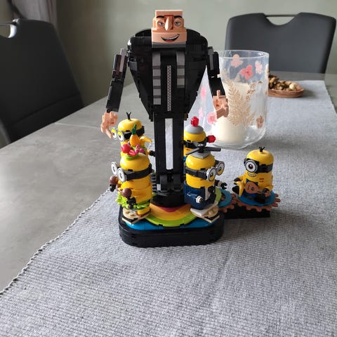 75582 Klossebygd Gru og Minions | FINN-torget