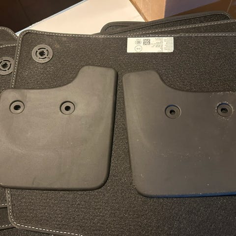 Tesla Model 3 Skvettlapper Sett | FINN-torget