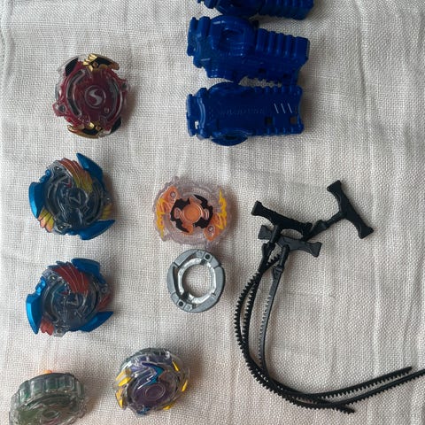 BeyBlade Burst Original bane + spinnere + ekstrautstyr | FINN-torget