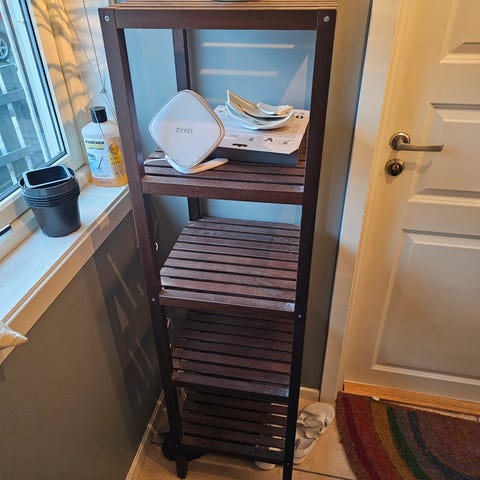 Liten hylle i to etasjer | FINN-torget