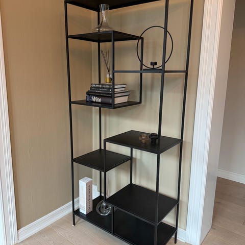 Sort hylle i metall fra House Doctor | FINN-torget