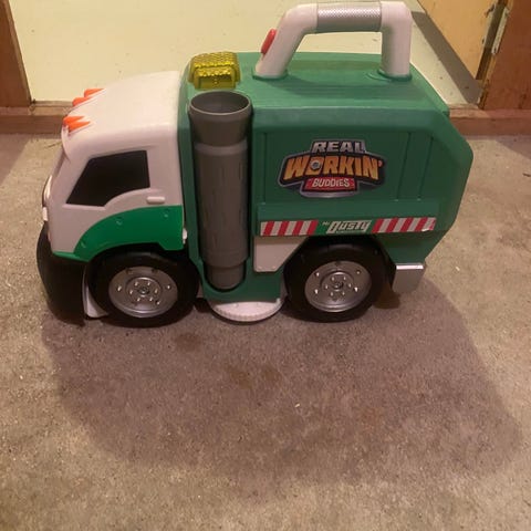 Bil bane med elektrisk heis. | FINN-torget