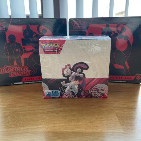 Sealed Destined rivals booster box med akryl | FINN-torget