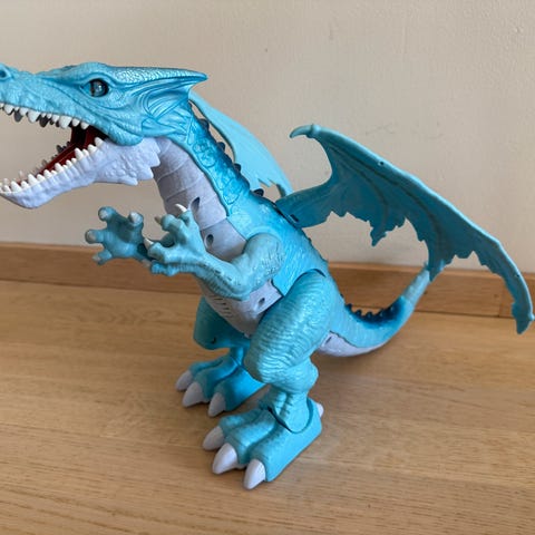 Dinosaur med lyd og bevegelse | FINN-torget