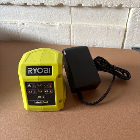 Ryobi lader Intelliport RC18115 | FINN-torget