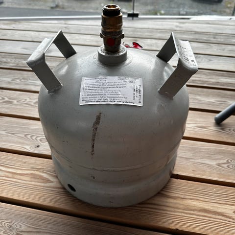 11 kg gassflaske med full gass og godkjent | FINN-torget