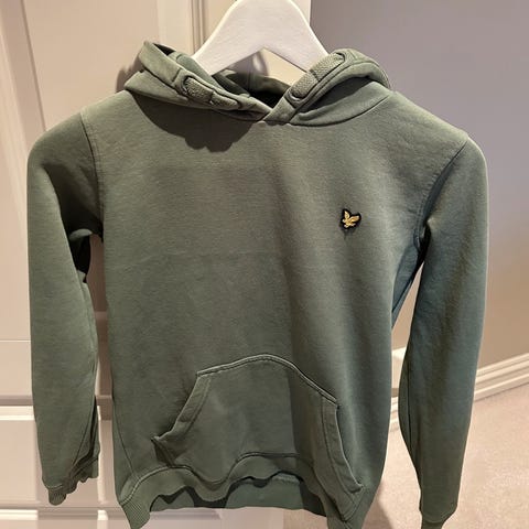 Lyle & Scott genser og t skjorte 134/140 | FINN-torget