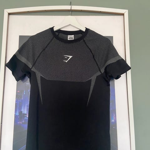 Rød gymshark onyx v5 ønskes kjøpt | FINN-torget