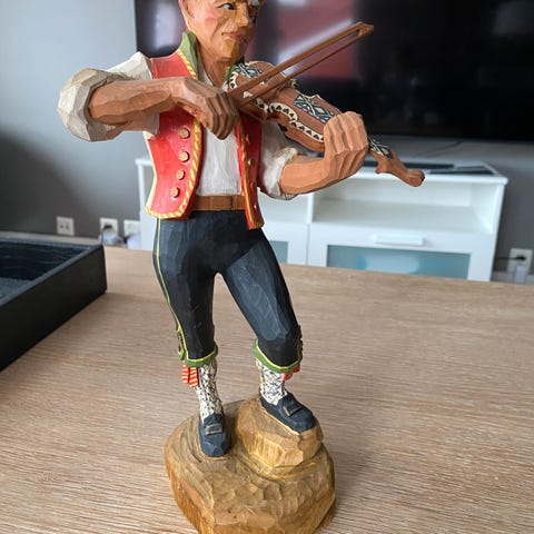 Skummel Heks | FINN-torget