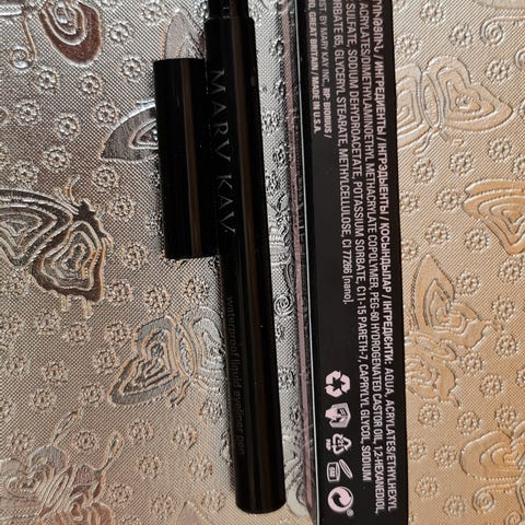 Mary Kay Slimfelt tip eyeliner og vannfast eyeliner pen Svart | FINN-torget