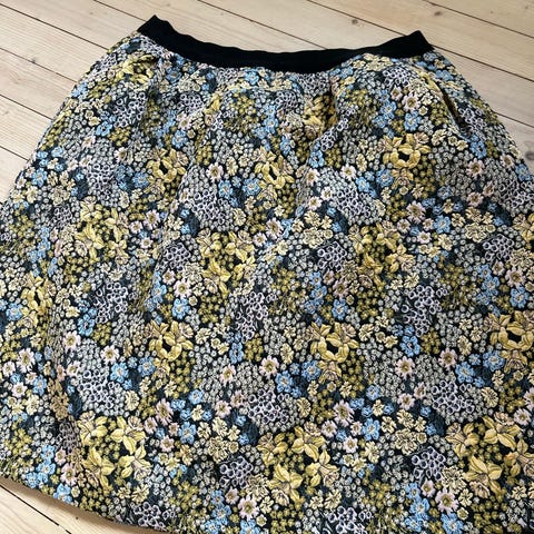 Culture rødt ullskjørt – lekkert og feminint | FINN-torget