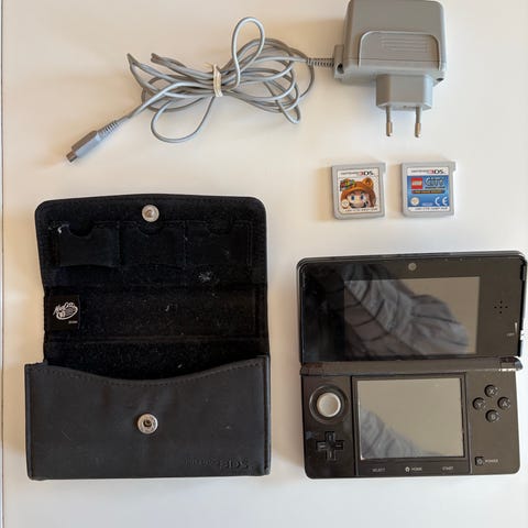 Nintendo 3DS Håndholdt Spillkonsoll Hvit | FINN-torget