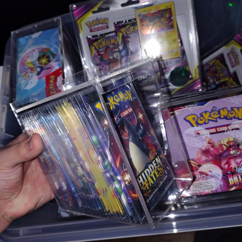 Pokémon Unseen Forces Boosterpakke | FINN-torget