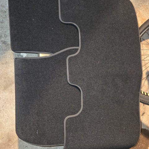 Orginale gulvmatter til Tesla Model Y Juniper | FINN-torget